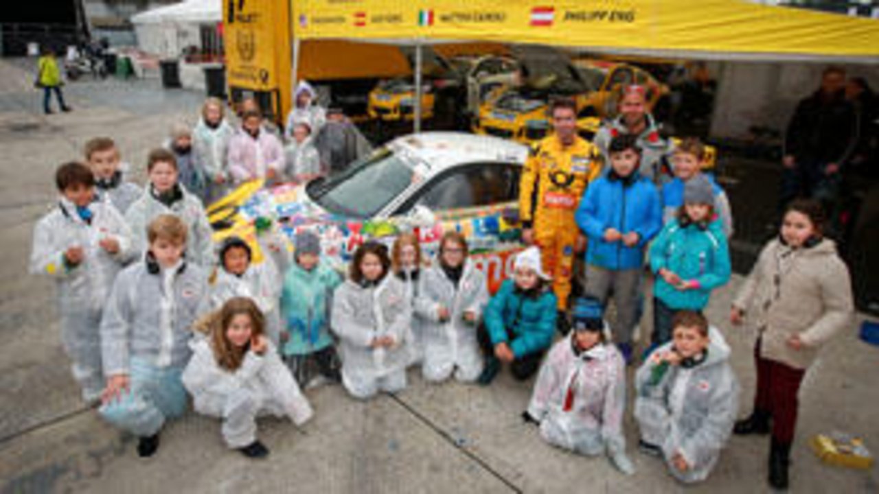Malaktion für Kinder: Rennauto erhält farbenfrohen Look: Wir helfen Kindern