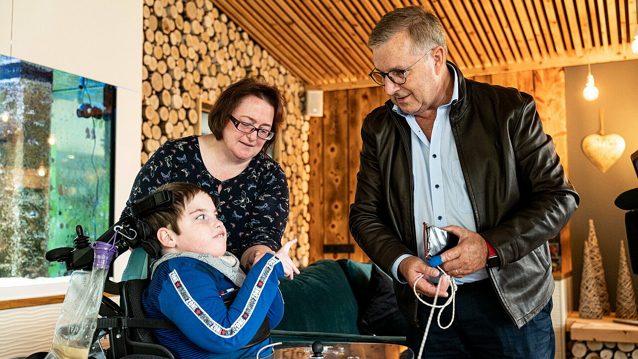 „RTL – Wir helfen Kindern“-Pate Jan Hofer besucht Kinder- und ...